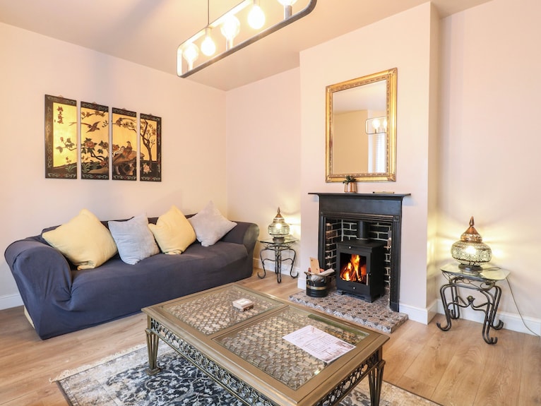 Grosvenor House, Pet Friendly, Character Holiday Cottage In Lowestoft - Lowestoft