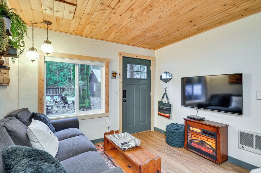 Hike, Ski & Explore: Rhododendron Forest Retreat! - Oregon