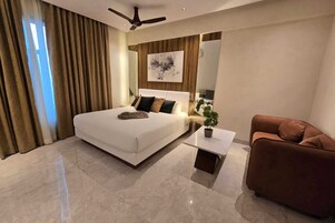 Quarto superluxo, vista para a cidade | Cofres nos quartos, ferros/tábuas de passar roupa, Wi-Fi de cortesia