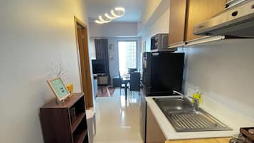 Condo superluxo, 1 cama Queen, sacada, vista para o oceano | Cozinha privada