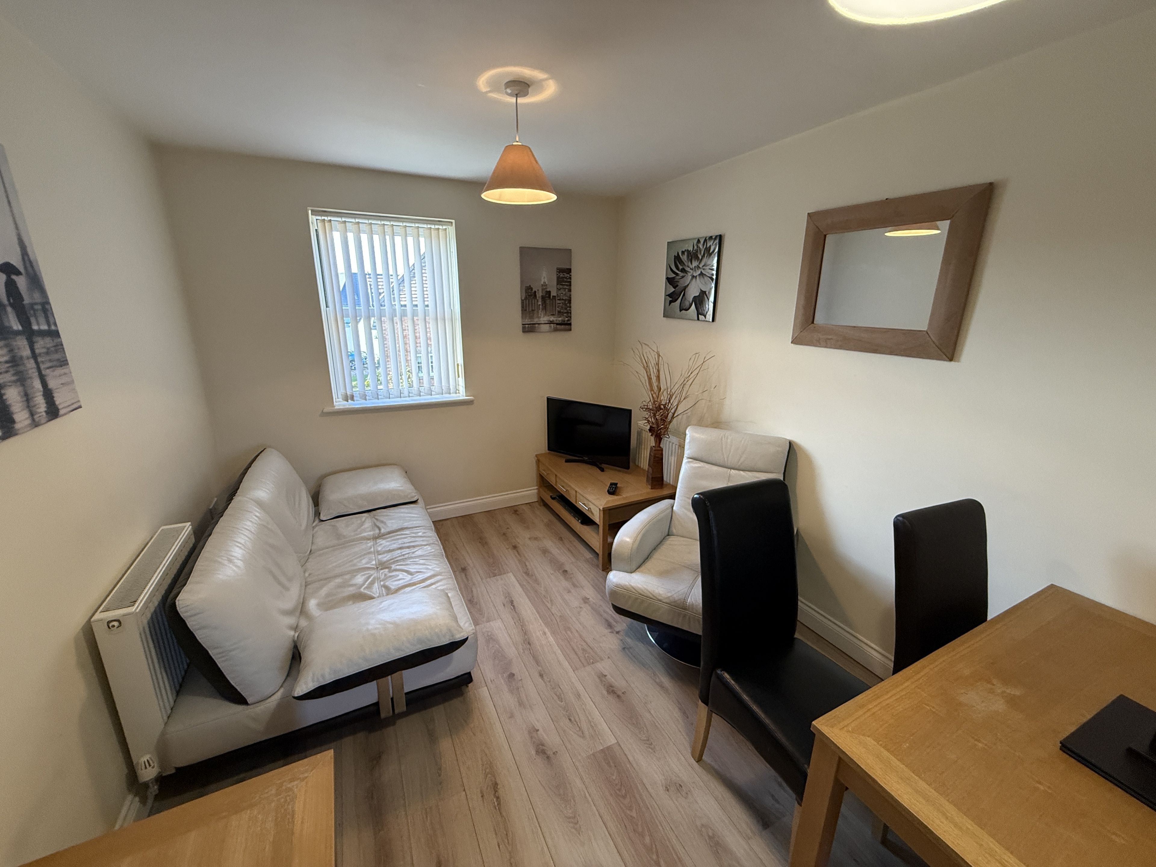 Stunning First Floor Coastal Apartment - Sleeping 4 In 1 Bedroom - Pool And Beach Access Included. - Filey