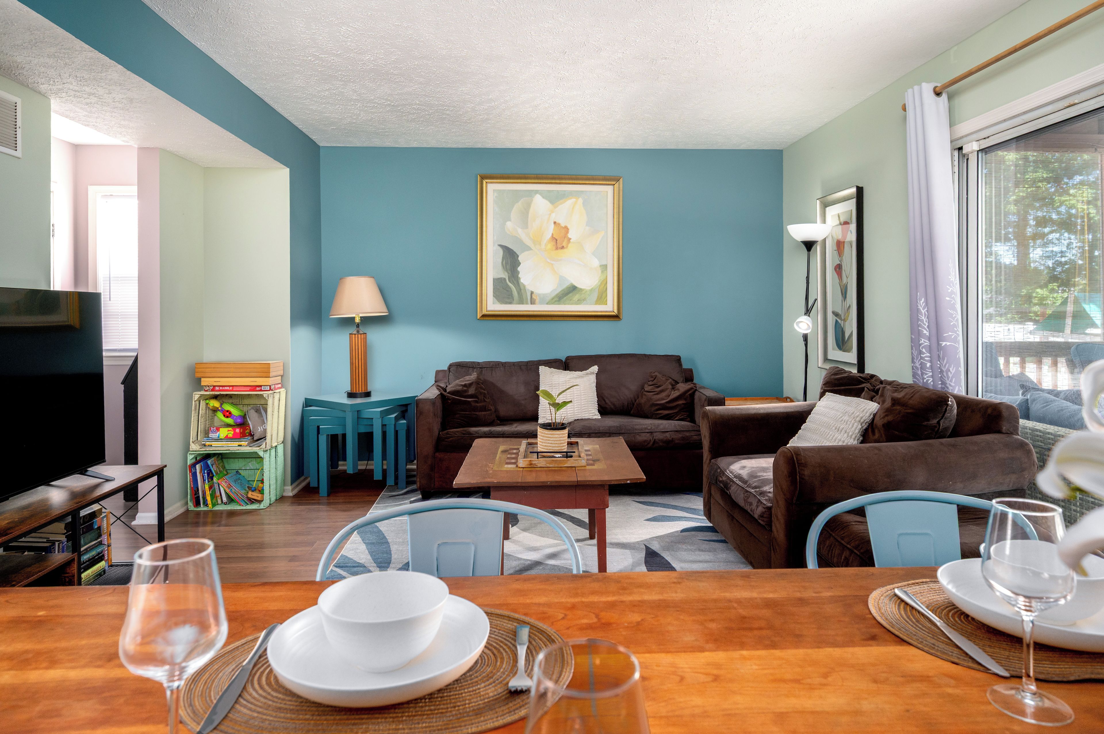 Spacious 3-bedroom, 1.5-bath Home In Central Maryland With Screened Porch & More - Glen Burnie, MD