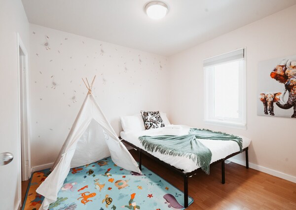 Stay & Play - Central Family Friendly - Calgary