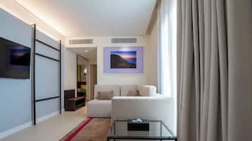 Apartamento conforto, 1 quarto | Área de estar | Smart TV 50 polegadas com canais digitais
