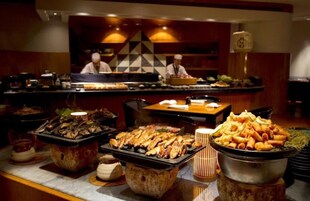 2 restaurantes, almoço, culinária americana