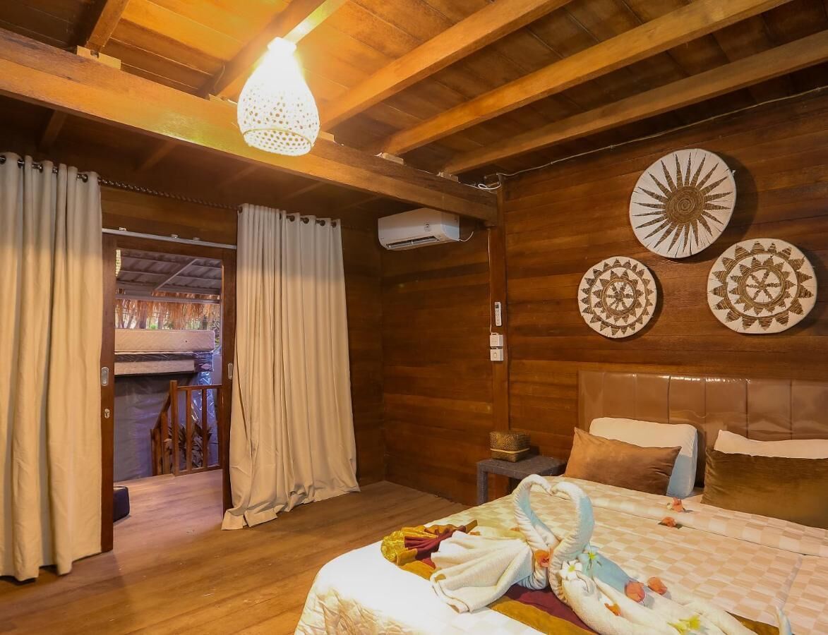 Quarto Duplo ou Twin Deluxe, vista para a piscina | Wi-fi grátis 