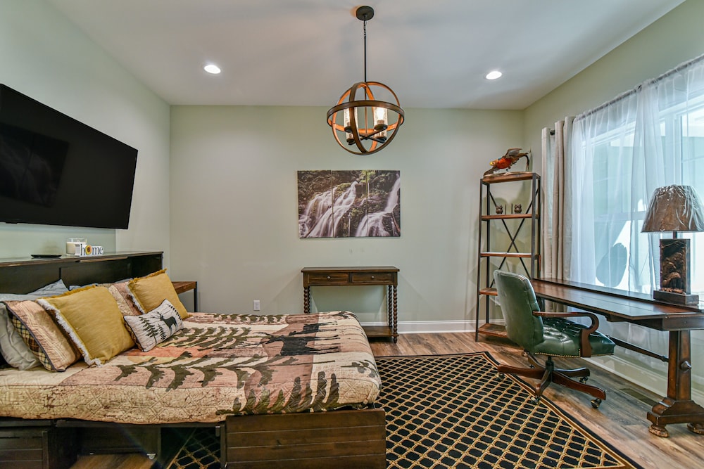 The Gem: Gated Luxury Mtn Home - Hot Tub/Sauna/Basketball/EV Charger/Hiking - McDowell County | Vrbo