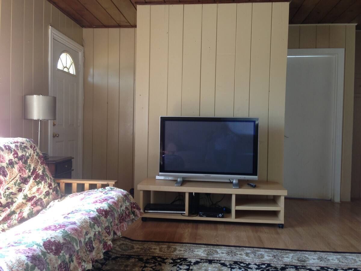 Cozy 2-bedroom House With Gated 2 Car Parking, 2 Blocks From The Bay - Los Altos, CA