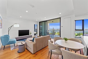 Apartamento, 2 quartos, varanda | Sala de estar | Smart TV de 50 polegadas com canais digitais 