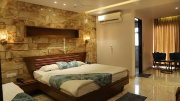 Quarto casal superluxo | Escrivaninha, espaço de trabalho para notebook, quartos à prova de som