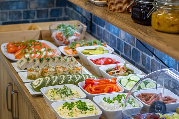 Café da manhã com buffet todos os dias mediante uma taxa