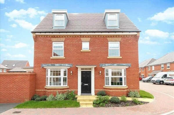 Kettering - House - Stay 8 - Parking - Garden - Kettering