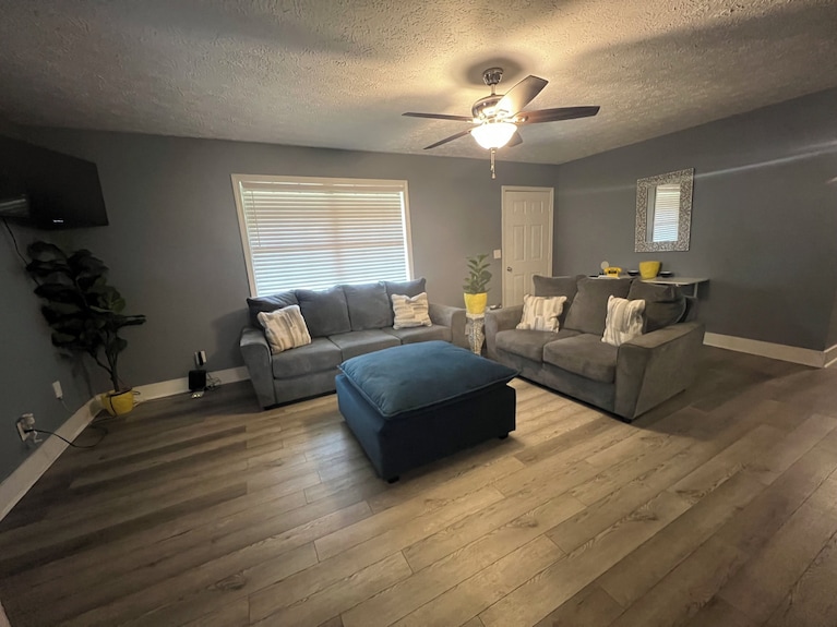 Spacious 4-bedroom House In Columbus With Privacy Fence Situated In The County! - Columbus, MS