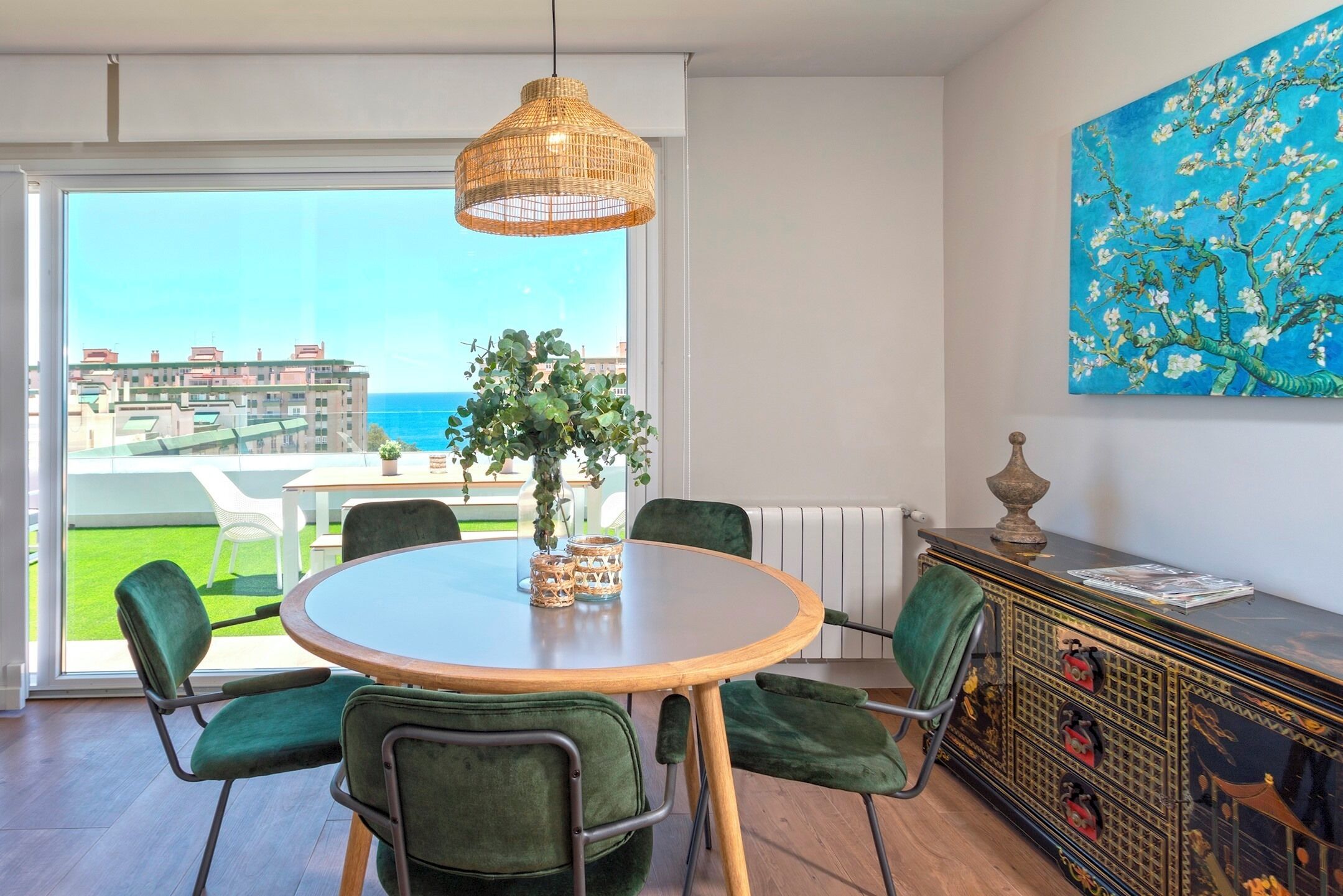 Apartamento (3 Bedrooms) | Refeições no quarto