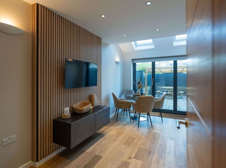 Fabulous 2 Bedroom Home - Cambridge