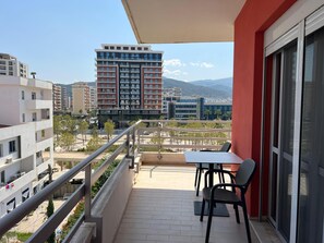 Estúdio família, 1 cama Queen e sofá-cama, sacada, vista para a cidade | Terraço/pátio