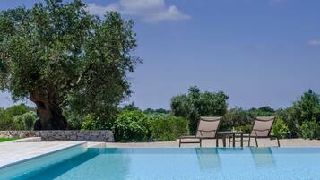 Piscina exterior sazonal