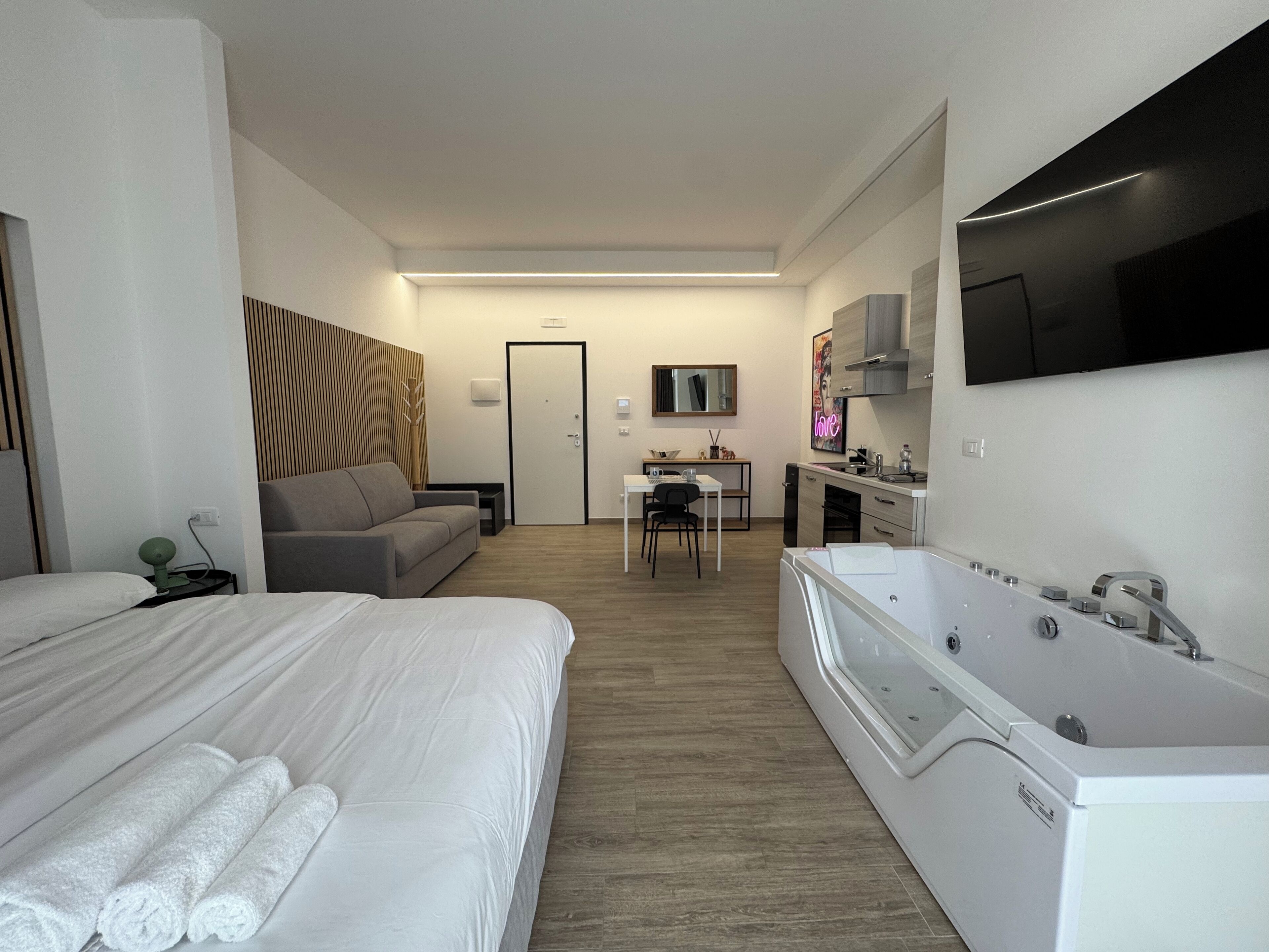Maison 32 Luxury Suite With Jacuzzi And Kitchen Bari Central Station - Bari