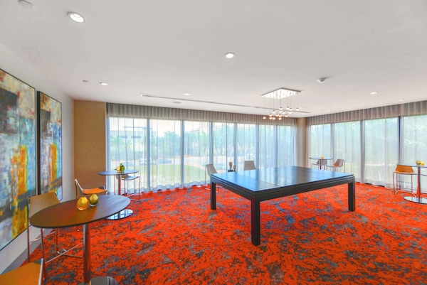 Downtown Doral Condo W-free Parking - University of Miami, Coral Gables