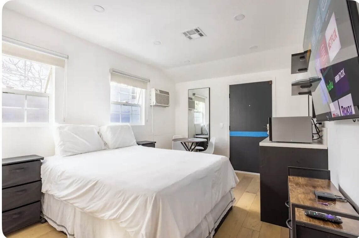 Private Suite, Remodeled, Private Entrance Minutes To All Beaches. - San Fernando, CA