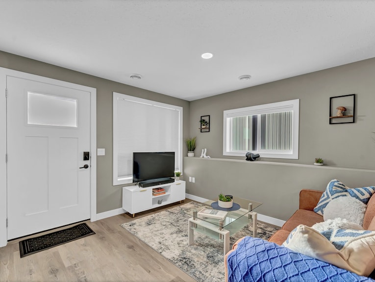 Hillside Suite: Your Cozy, Modern Getaway In Medicine Hat - Medicine Hat