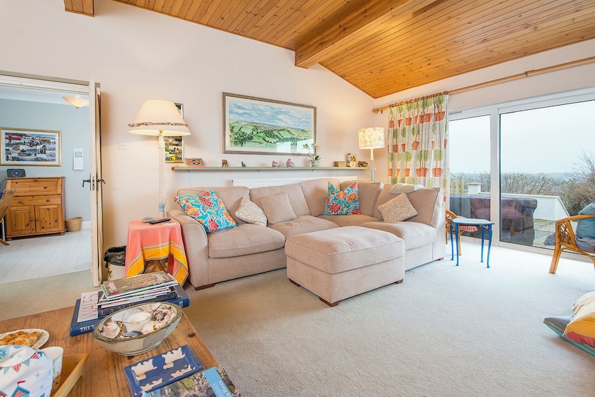 Ty Gwyn, Holiday Cottage Manorbier, Sleeps 8, 4 Bedrooms, Bathrooms - Pembrokeshire