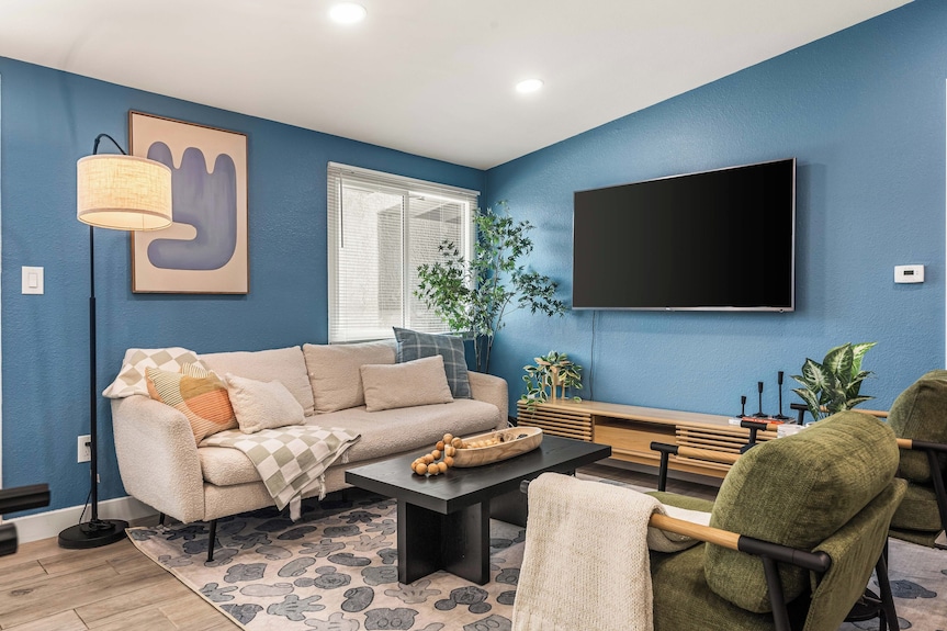 Minutes To Disney: Magical 4-bdrm Oasis + Games/ Backyard Oasis - Anaheim, CA