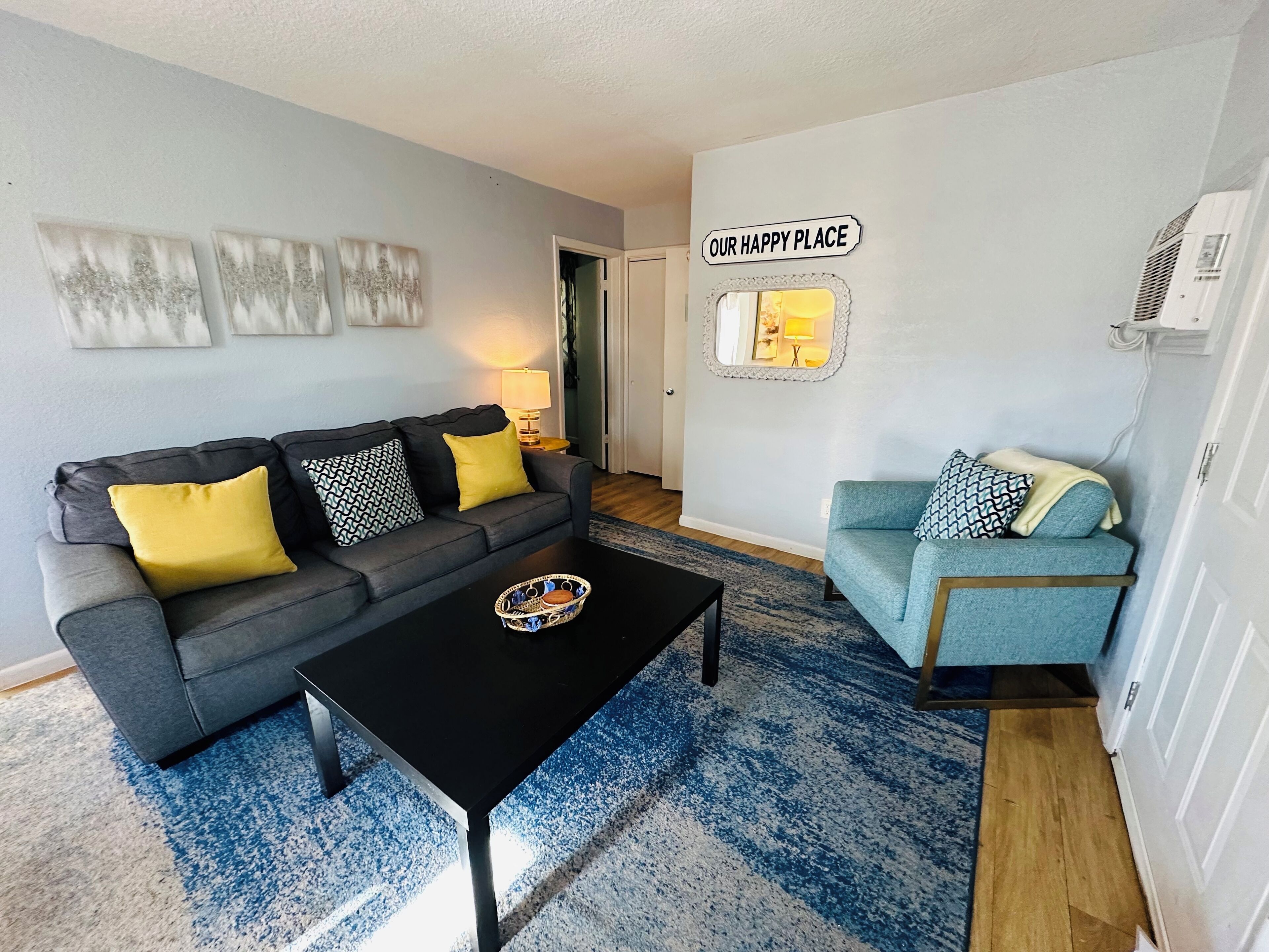 Downtown Dunedin Main Street Retreat - Dunedin, FL