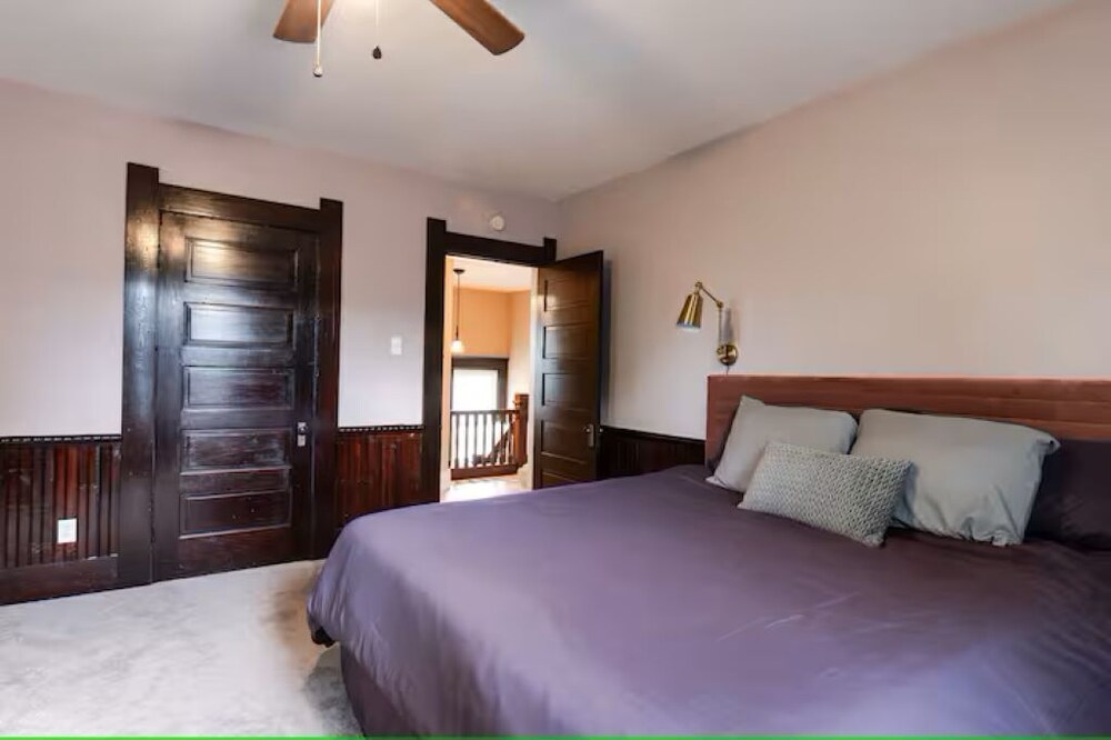 The Gatsby House: A Historic Gem! - Terre Haute | Vrbo