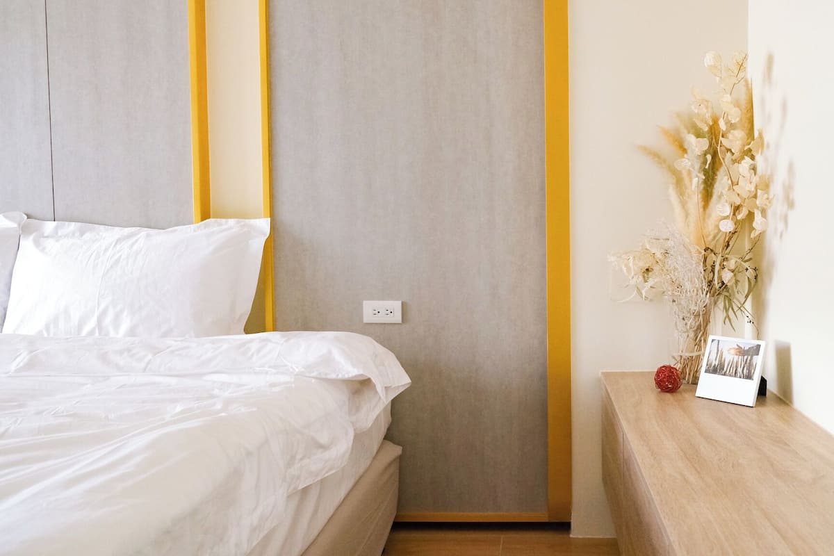 Quarto casal superior, 1 cama King e sofá-cama, para não fumantes, sacada | Espaço de trabalho para notebook, Wi-Fi de cortesia