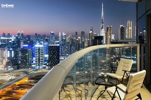 Apartamento superluxo, 3 quartos, vista para a cidade | Vista da sacada