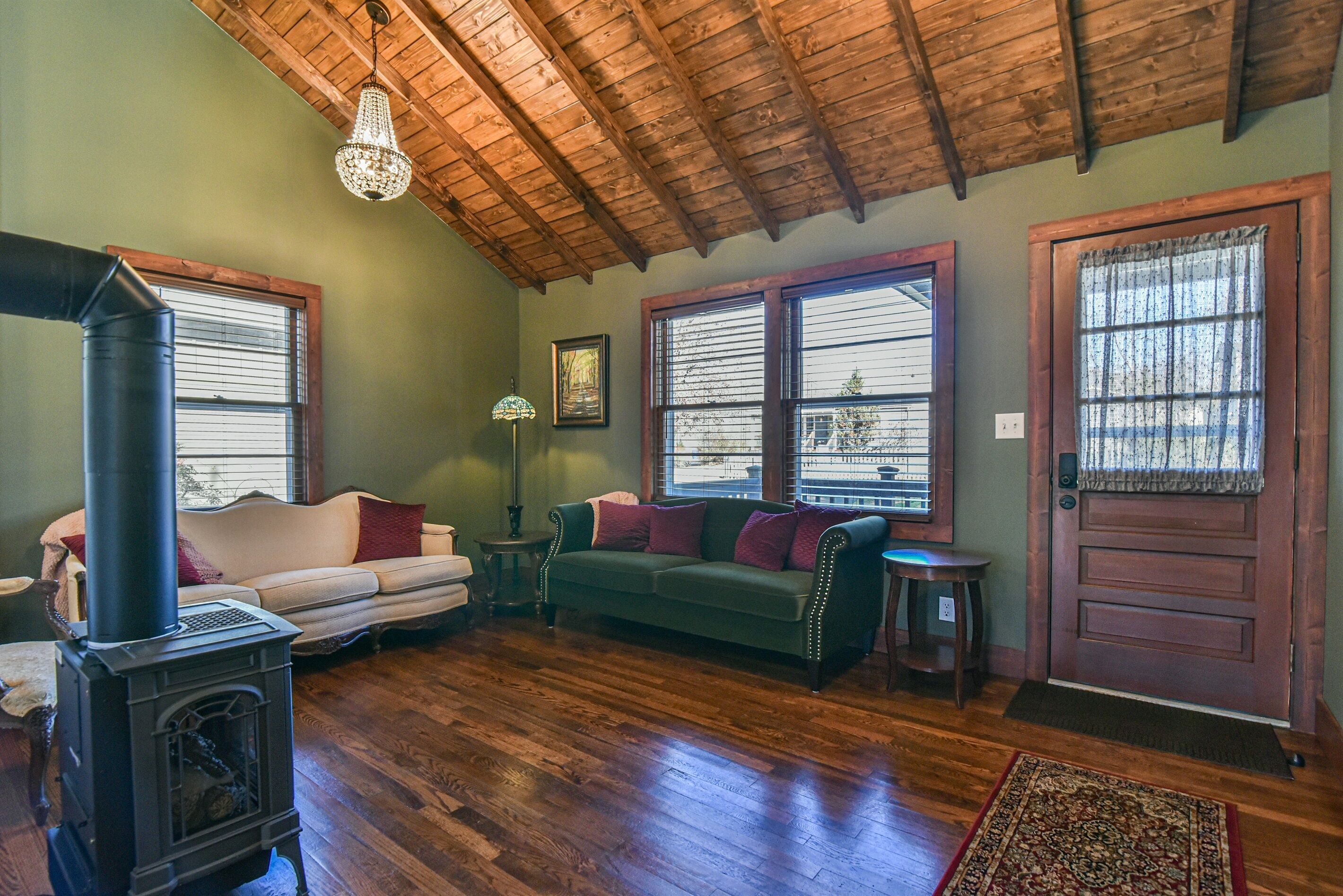 The Speakeasy Is Walkable To Downtown Black Mtn - Black Mountain, NC