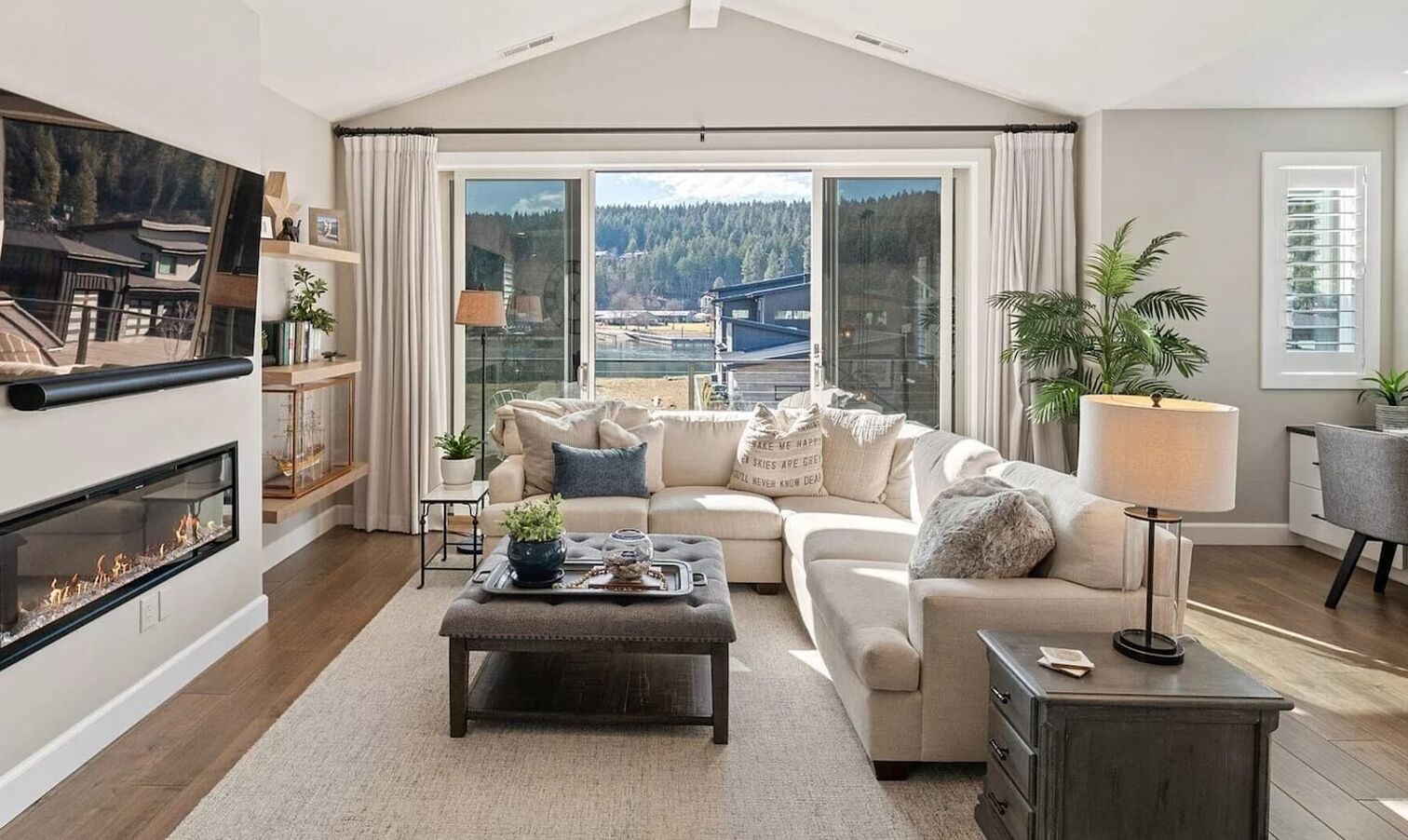 Scenic Retreat With River Views & Private Suite. Near Trails & Dining - Coeur d'Alene, ID