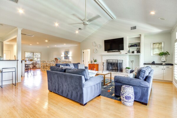 Pool, Fire Pit & Tennis Court: Gem In Bay St Louis - Silver Slipper Casino Hotel