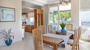 Vila, vista para o mar | Sala de jantar