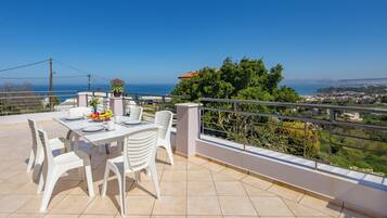 Villa, vista para o mar | Terraço/pátio interior