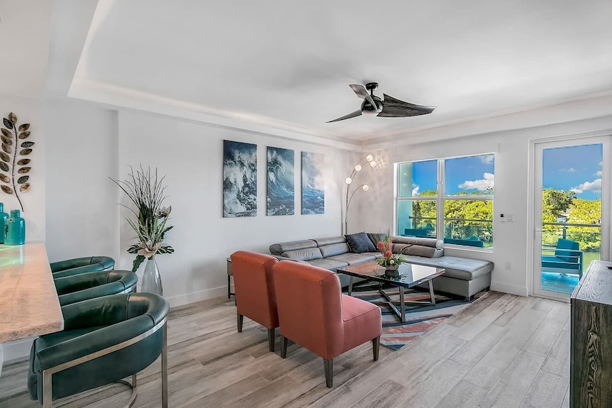 Waterfront Stateroom - Cocoa