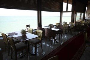 Na praia, areia branca 