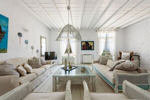 Cortinas/cortinados opacos, quartos insonorizados, Wi-fi grátis 