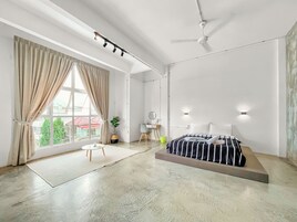 Quarto triplo conforto, vista para a cidade | Escrivaninha, cortinas blackout, Wi-Fi de cortesia