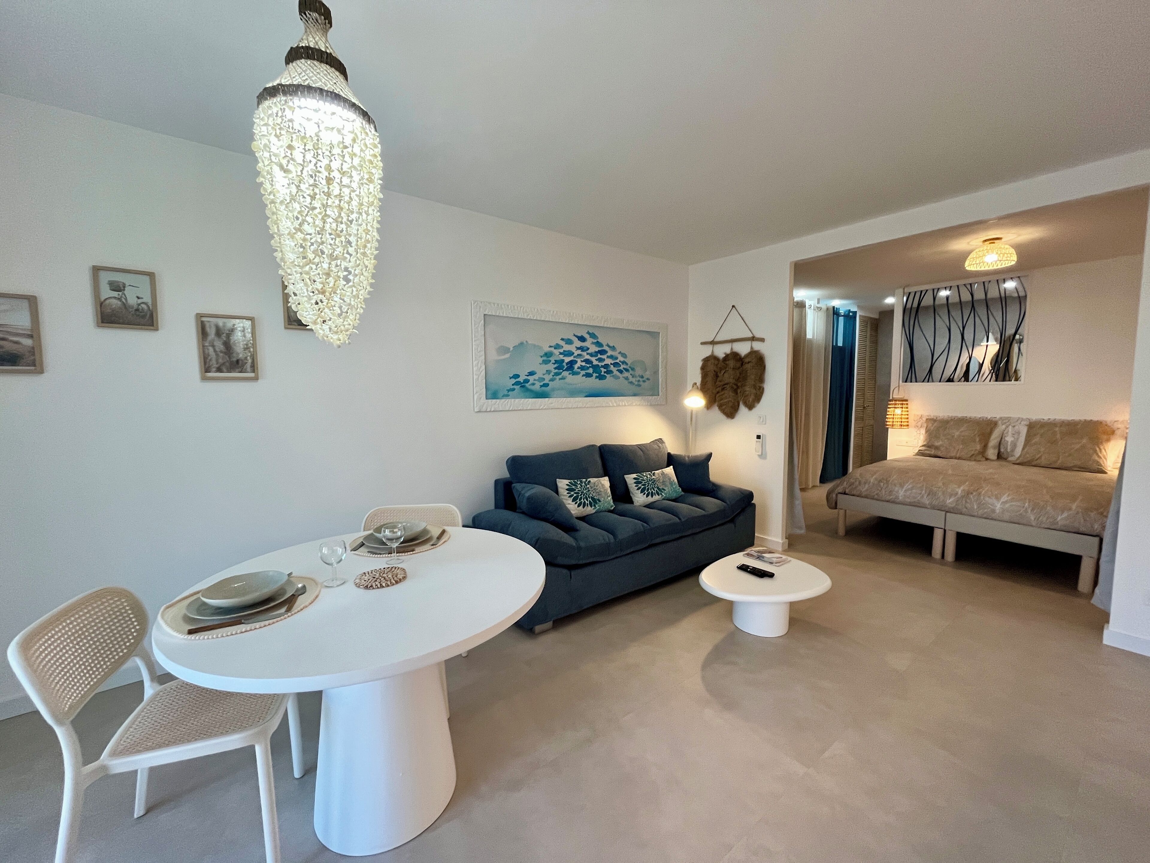 Douc'evasion : Spacieux T1 Neuf Climatisé, Lit Quenn Size, 2 Personnes, Tramway - Le Zénith de Montpellier