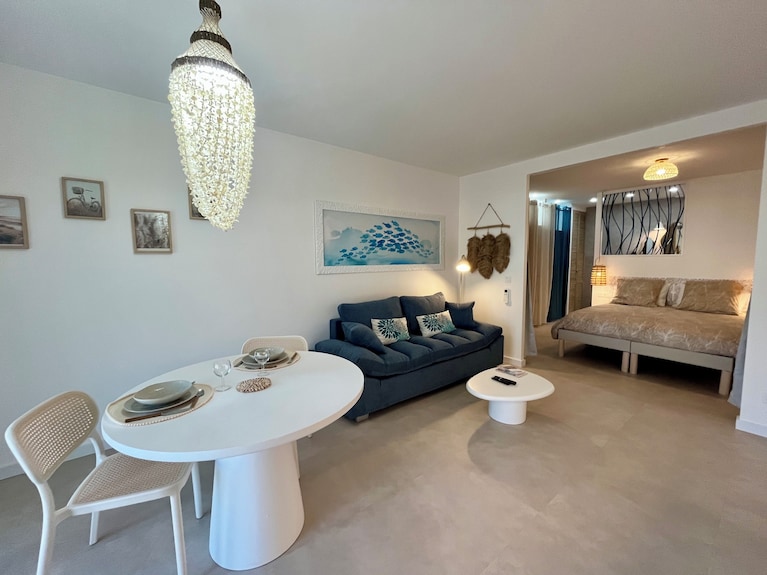 Douc'evasion : Spacieux T1 Neuf Climatisé, Lit Quenn Size, 2 Personnes, Tramway - Le Zénith de Montpellier