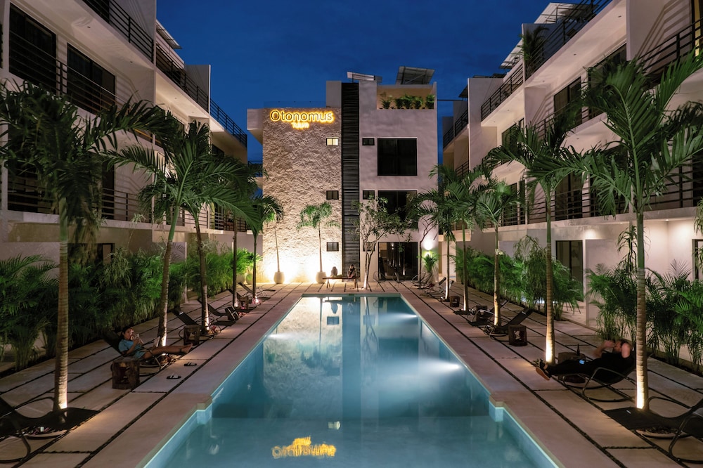 Otonomus Tulum - Playa Paraiso