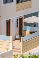 Casa | 1 quarto, escrivaninha