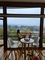 Cabana de Madeira Superior, 1 cama queen-size, adaptado para pessoas com dificuldades de mobilidade | Cozinha privada | Uma chaleira elétrica