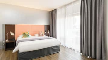 Quarto Júnior | Roupa de alta qualidade, minibar, cofre no quarto, secretária