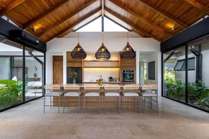 Villa, 4 quartos, vista para o oceano | Cozinha privada | Uma máquina de café expresso, uma cafeteira/bule, uma chaleira elétrica