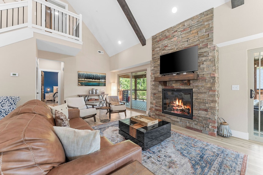 Cozy Lakeside Cabin, Close To Hollister: Outdoor/indoor Pool, Hot Tub On Deck! - Ridgedale, MO