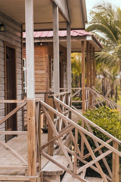 Hummingbird Estate Cabanas 