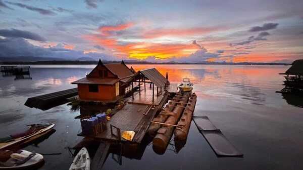 Kawarin Saiyai Cottage And Lake - Thong Pha Phum District
